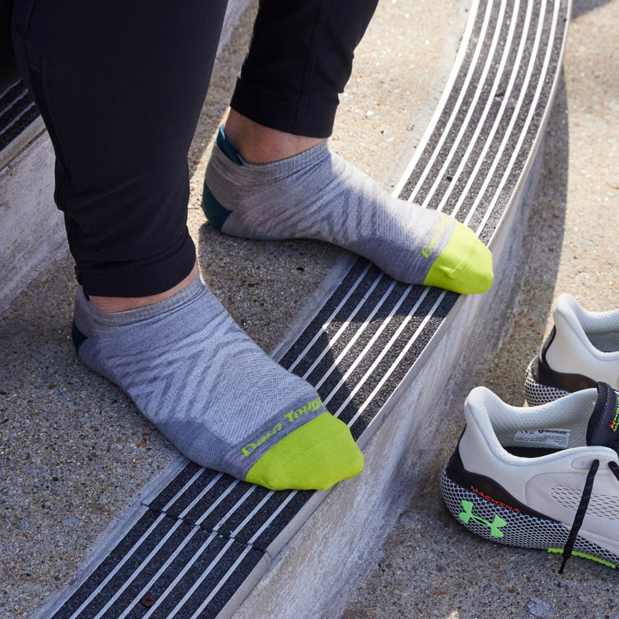 Men's No Show Tab No Cushion Running Socks – Darn Tough